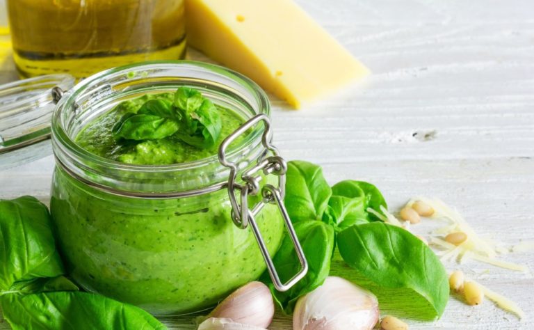 Cómo hacer Salsa Pesto Casera - Receta Fácil y Rápida