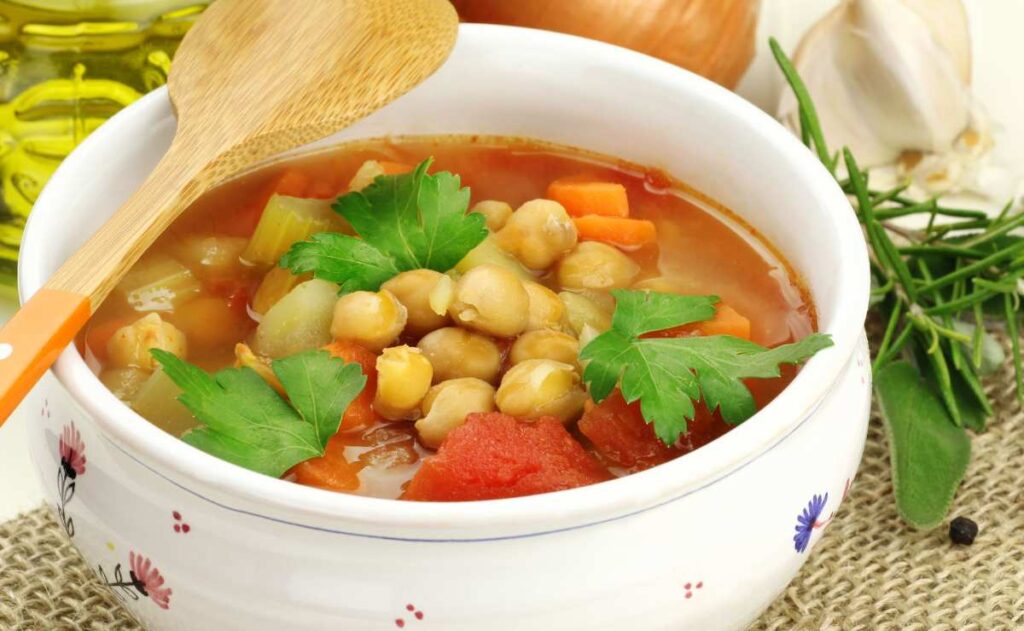 Cómo hacer Sopa de Garbanzos con Verduras - Receta Fácil